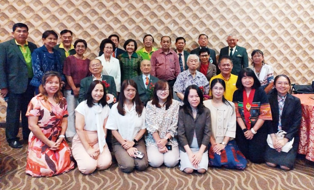 สมาคมพืชสวนแห่งประเทศไทยได้จัดแสดงกตัญญูกตเวทิตาแด่ รศ.วิจิตร วังใน ดร.สุรพงษ์ โกสิยะจินดา และ ...